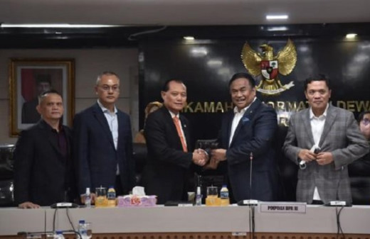 GoNews - Adang Daradjatun Gantikan Aboe Bakar Jadi Ketua MKD, Ada Apa? GoNews - Adang Daradjatun Gantikan Aboe Bakar Jadi Ketua MKD, Ada Apa?